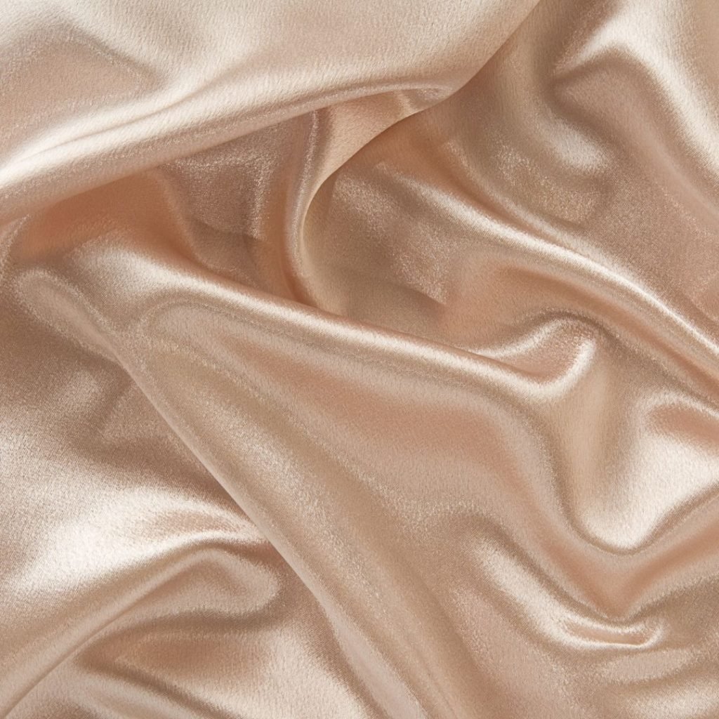 6 fabrics for wedding dresses | Sxedio Modas 2026